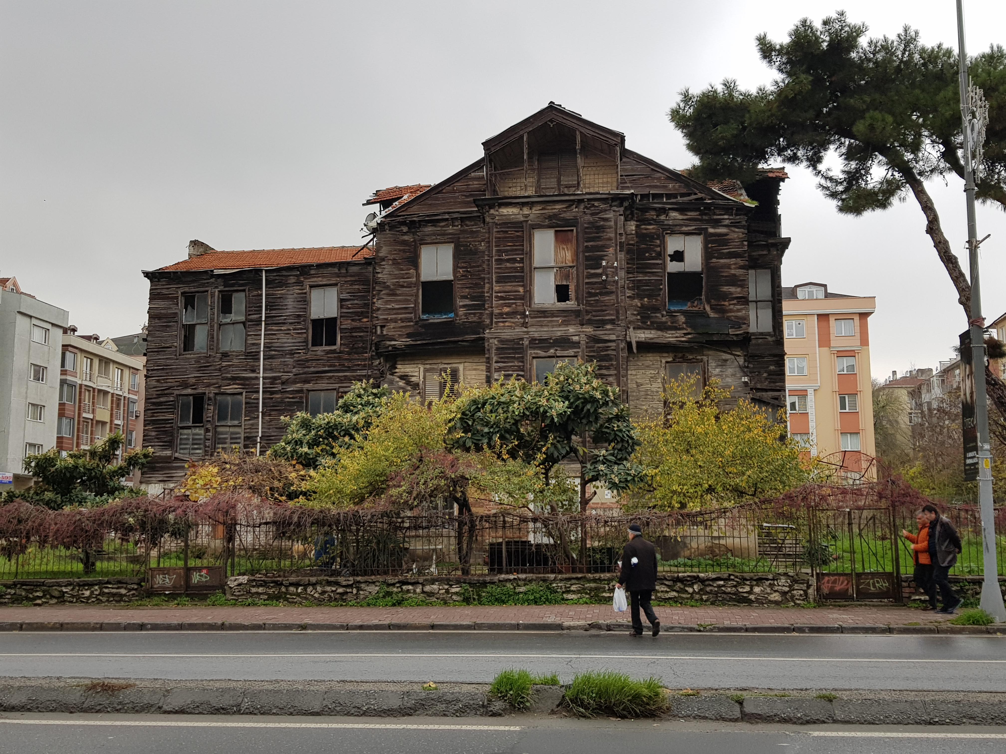 The Old House | Scrolller