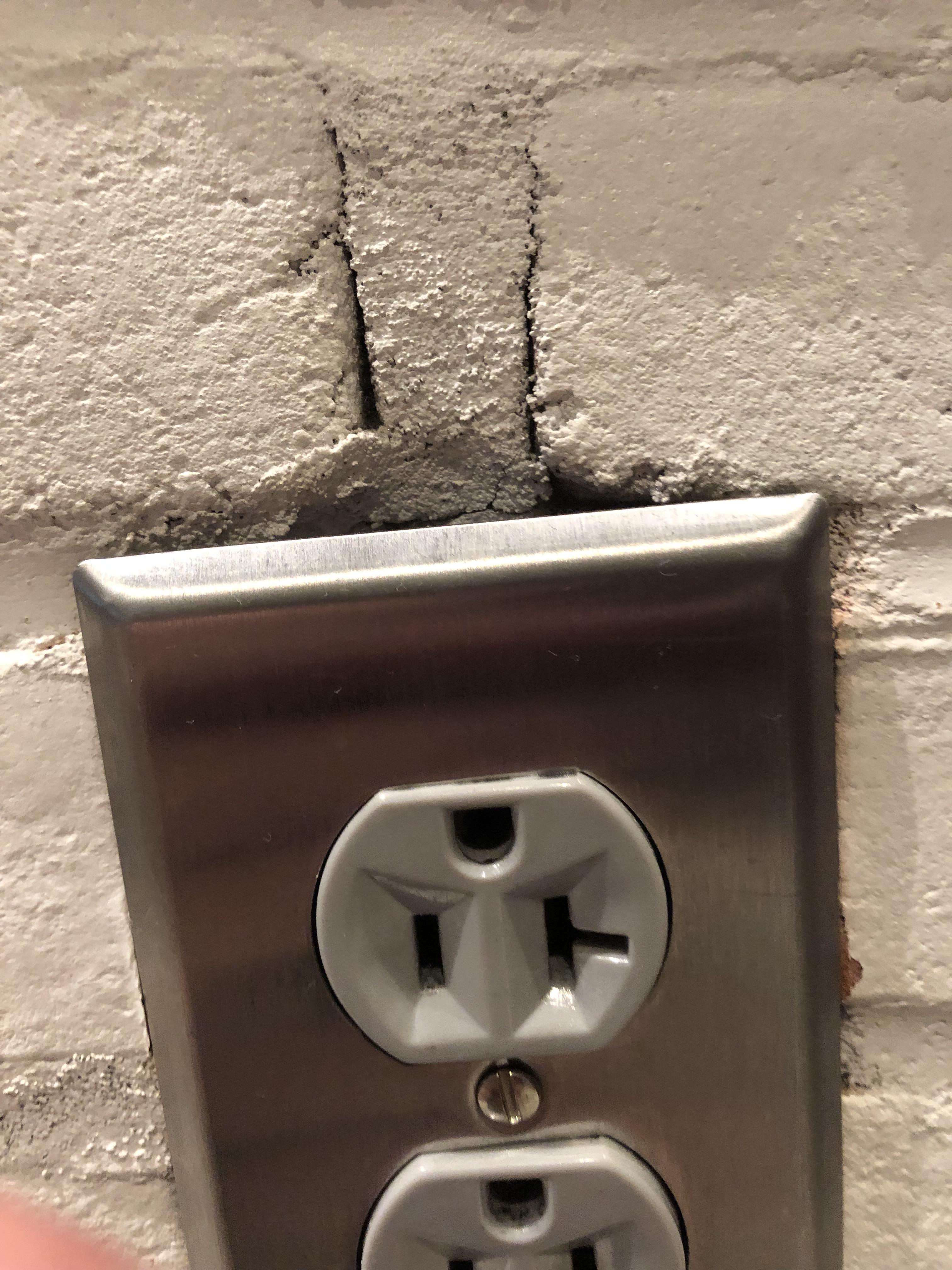 The outlet outlier | Scrolller