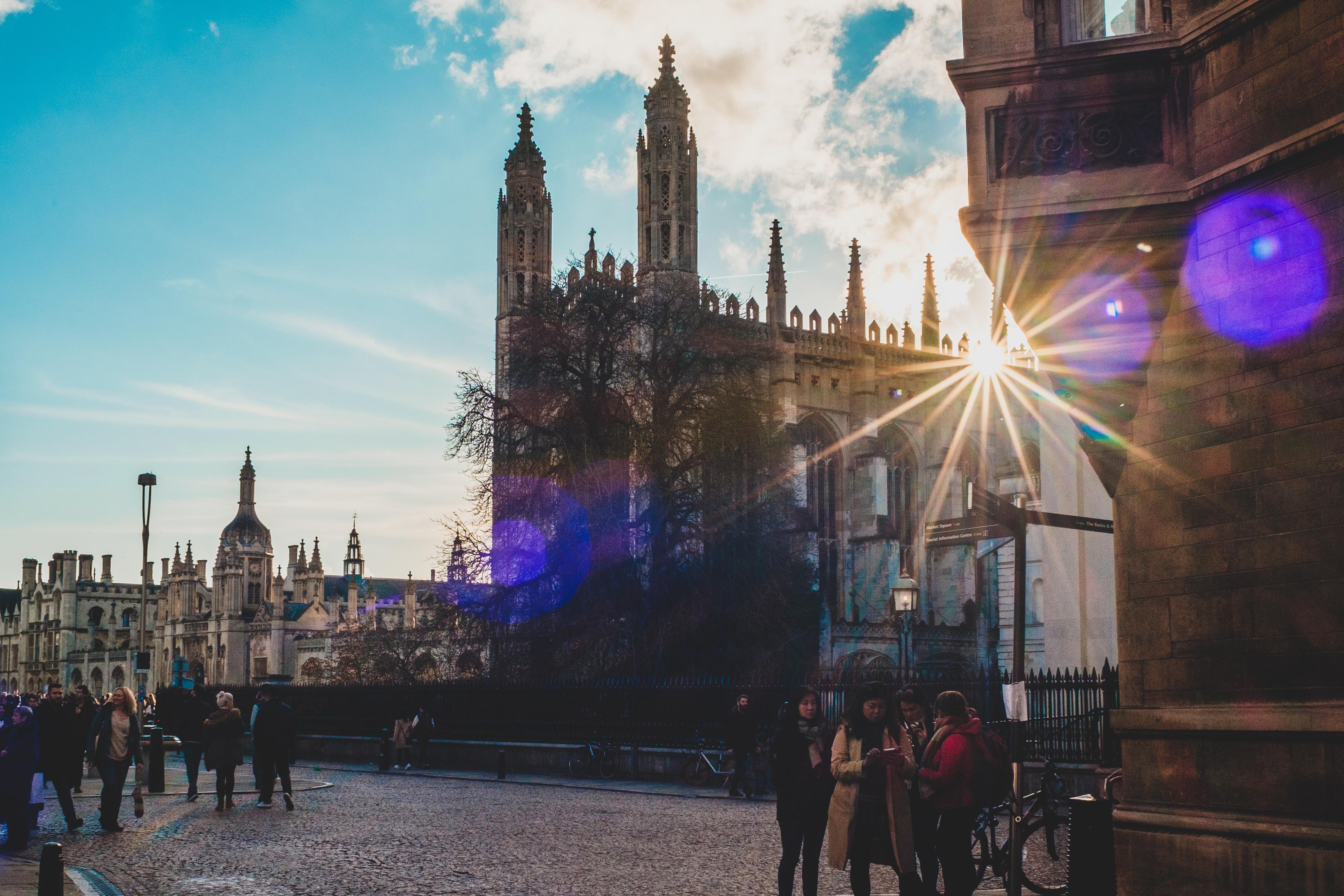 the sun behind the King's College Chapel | Scrolller