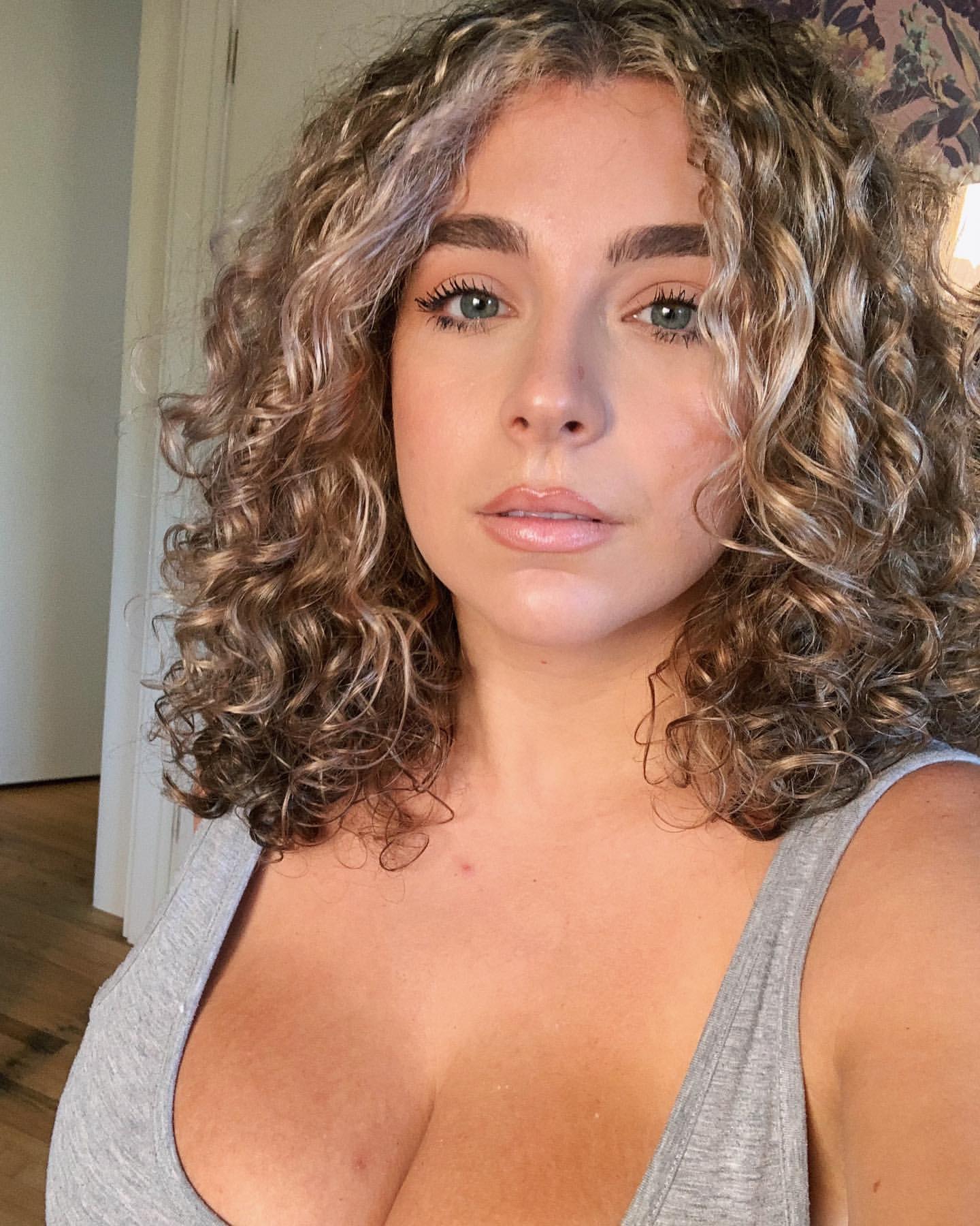 The tan titties have returned 🥳 | Scrolller