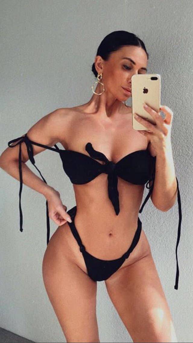The unbelievable bikini body of this 37yo bombshell | Scrolller