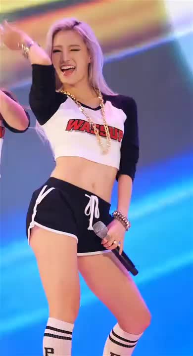 Asian Singer (xpost r/watchitfortheplot) | Scrolller