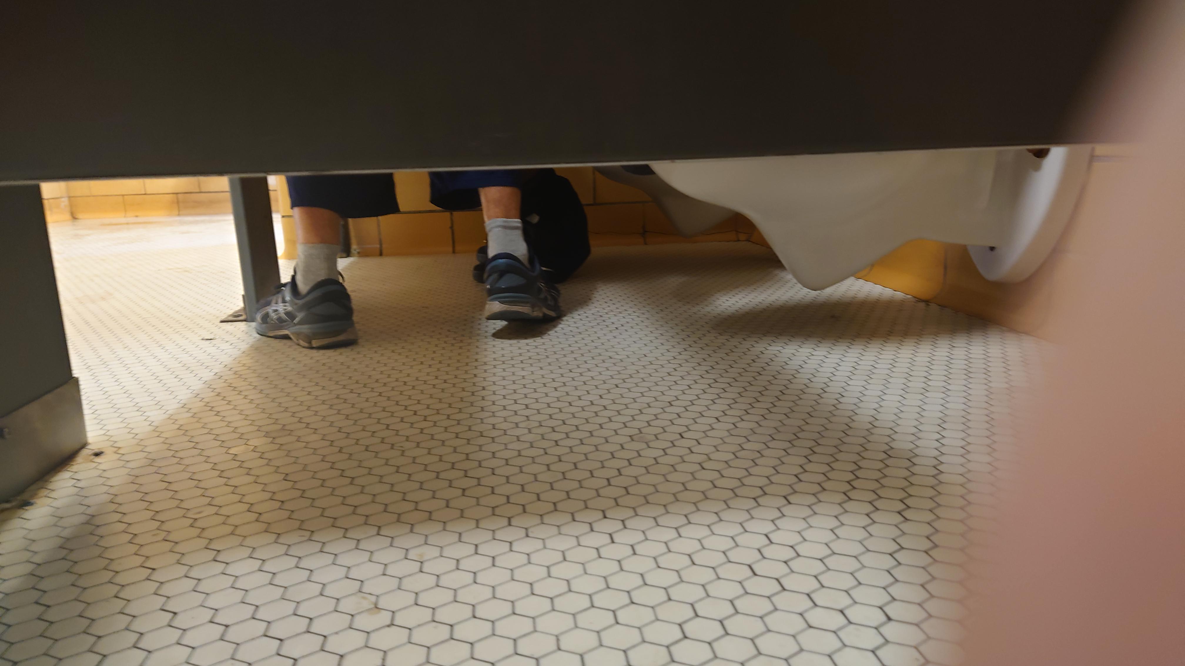 They Found The Gloryhole Scrolller