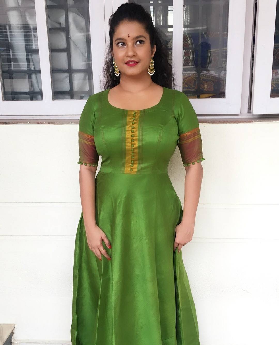Thicc busty mama Shubha Poonja | Scrolller