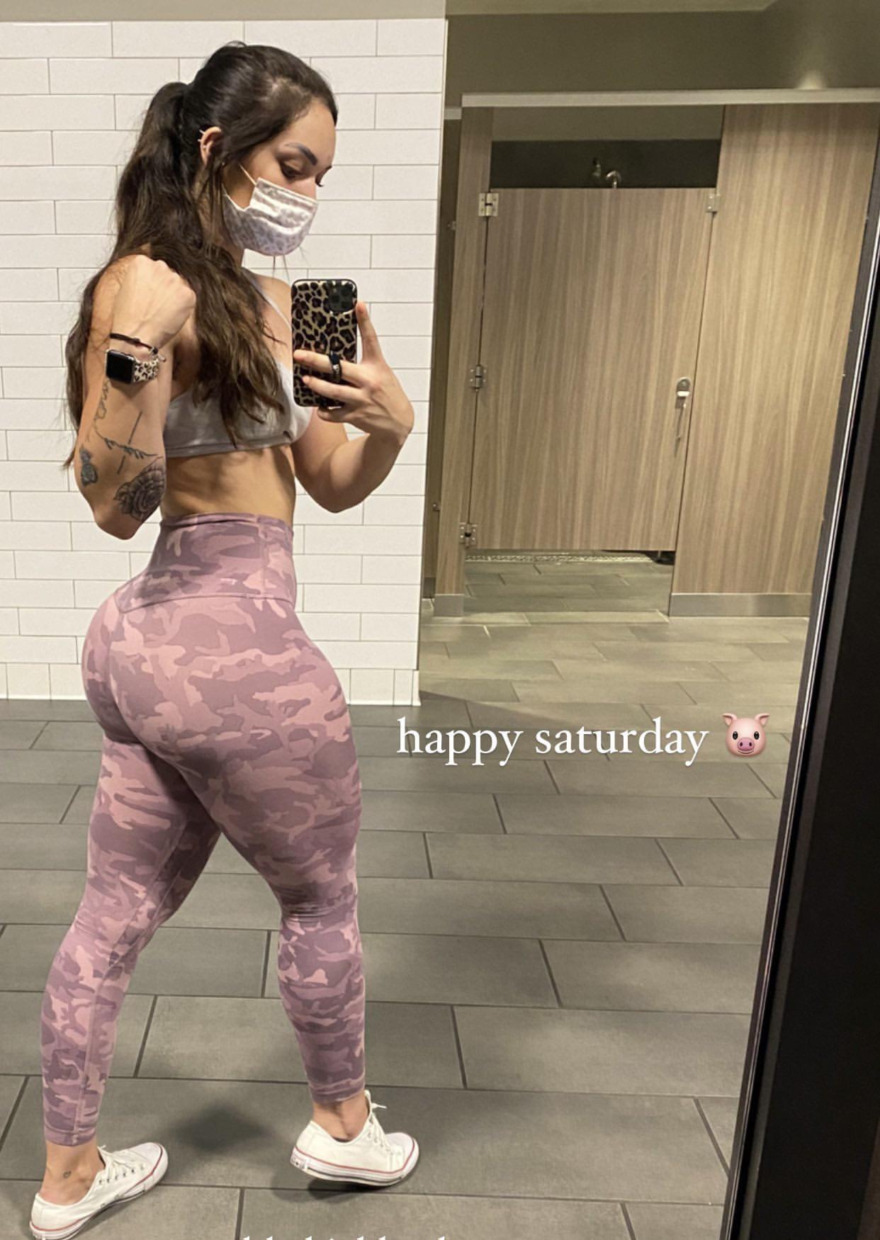 Yup she squats | Scrolller