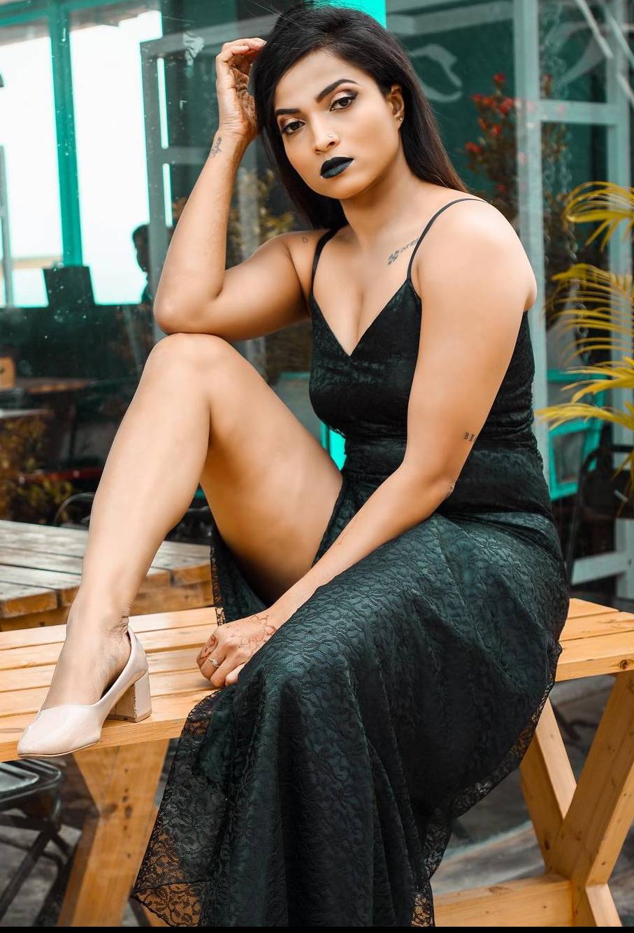 Thick chocolaty thighs of Pavi Padukone | Scrolller