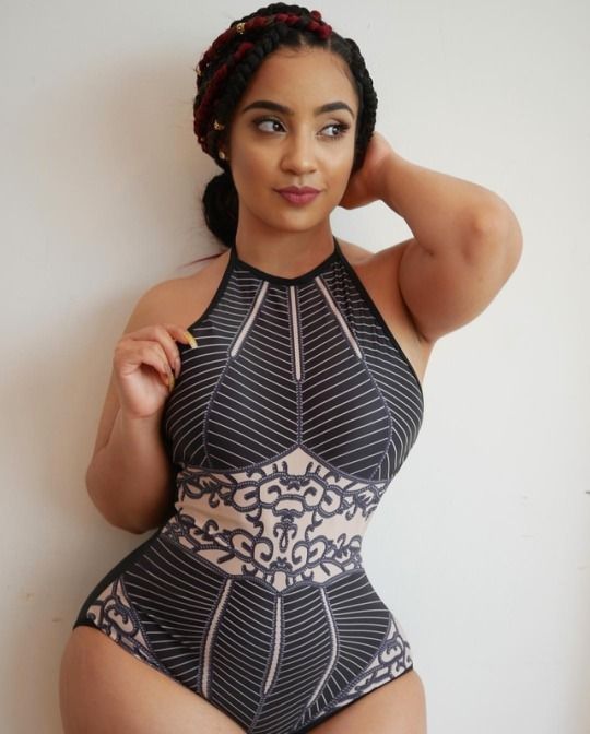 Thick Hottie | Scrolller