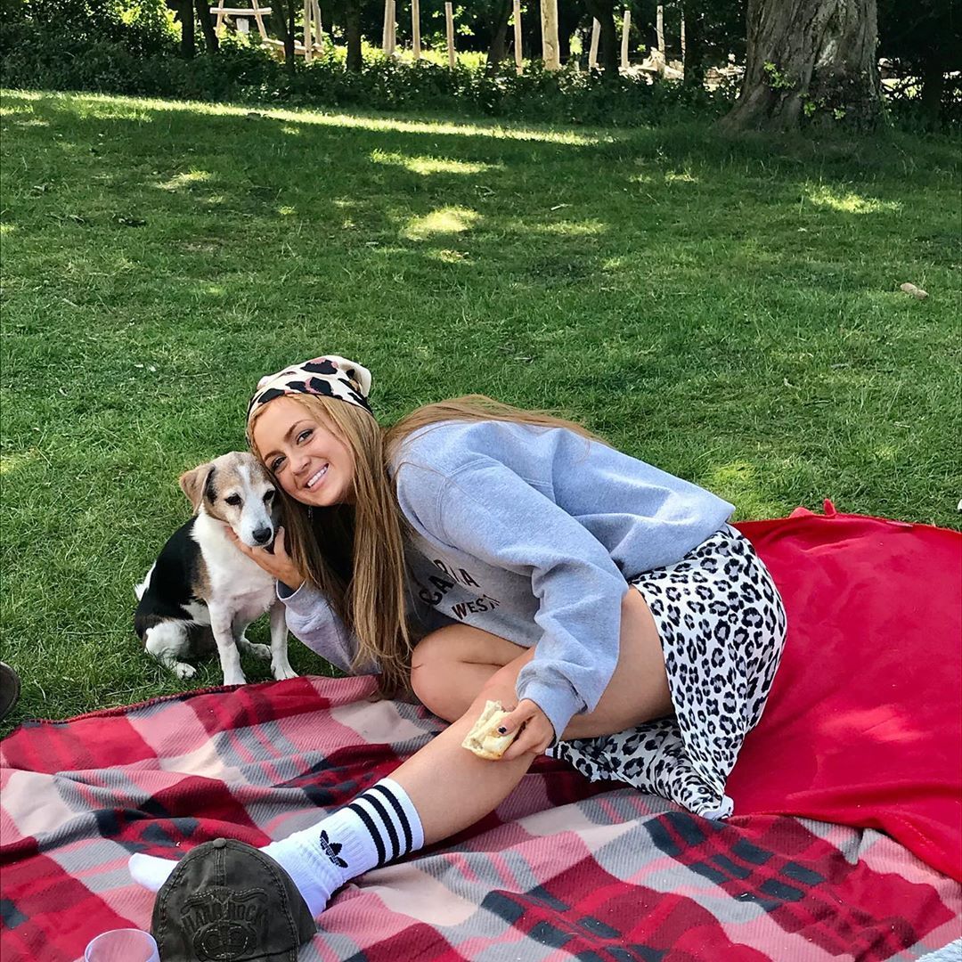 Thick meaty legs | Scrolller