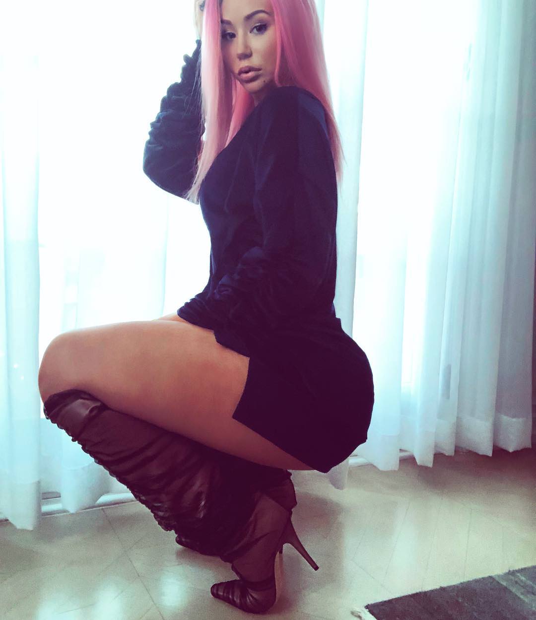 Thick Thigh | Scrolller