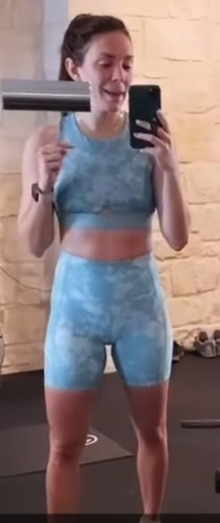 Thigh gap | Scrolller