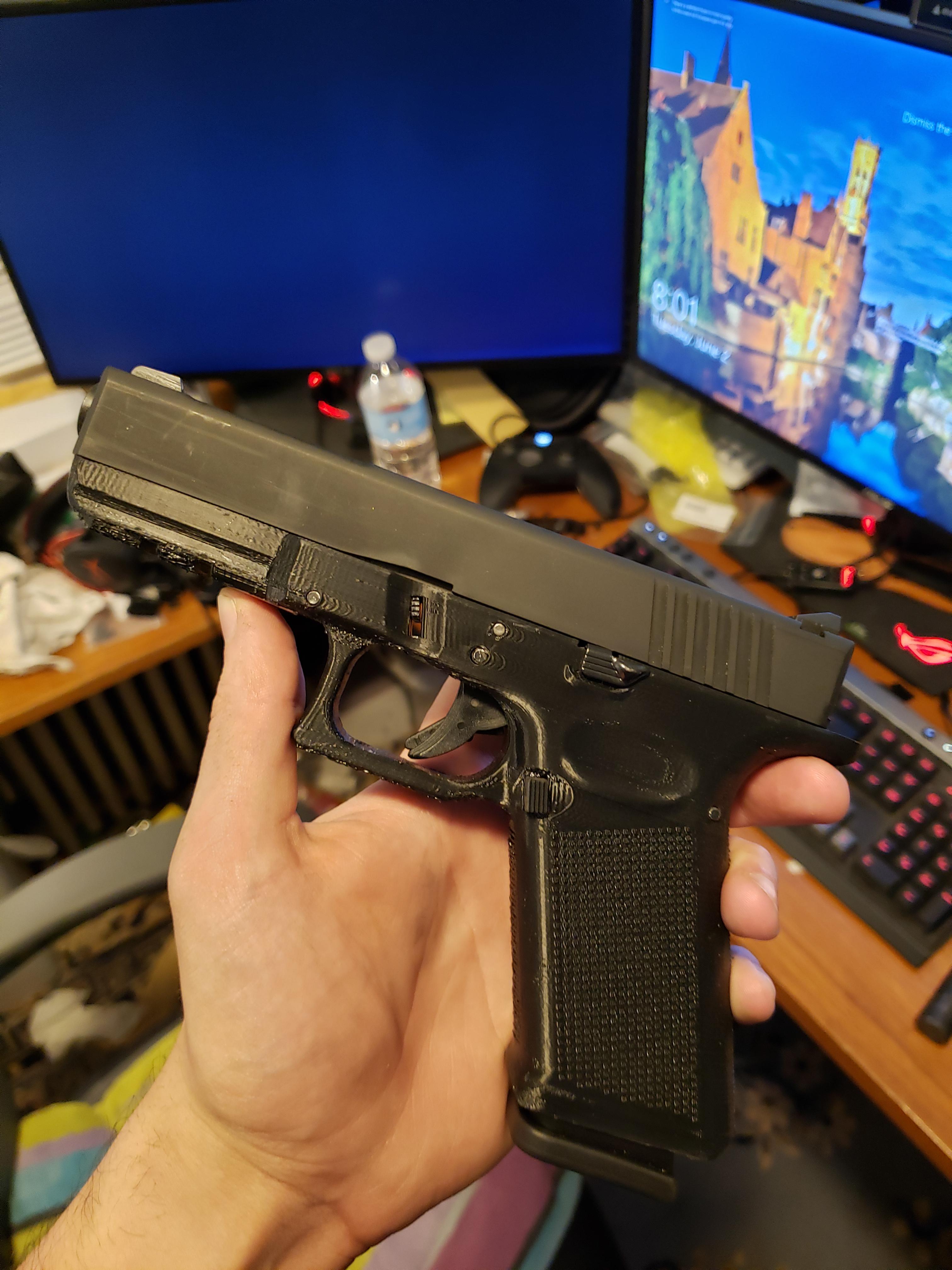 Glock 17, printed, p80 rails. | Scrolller