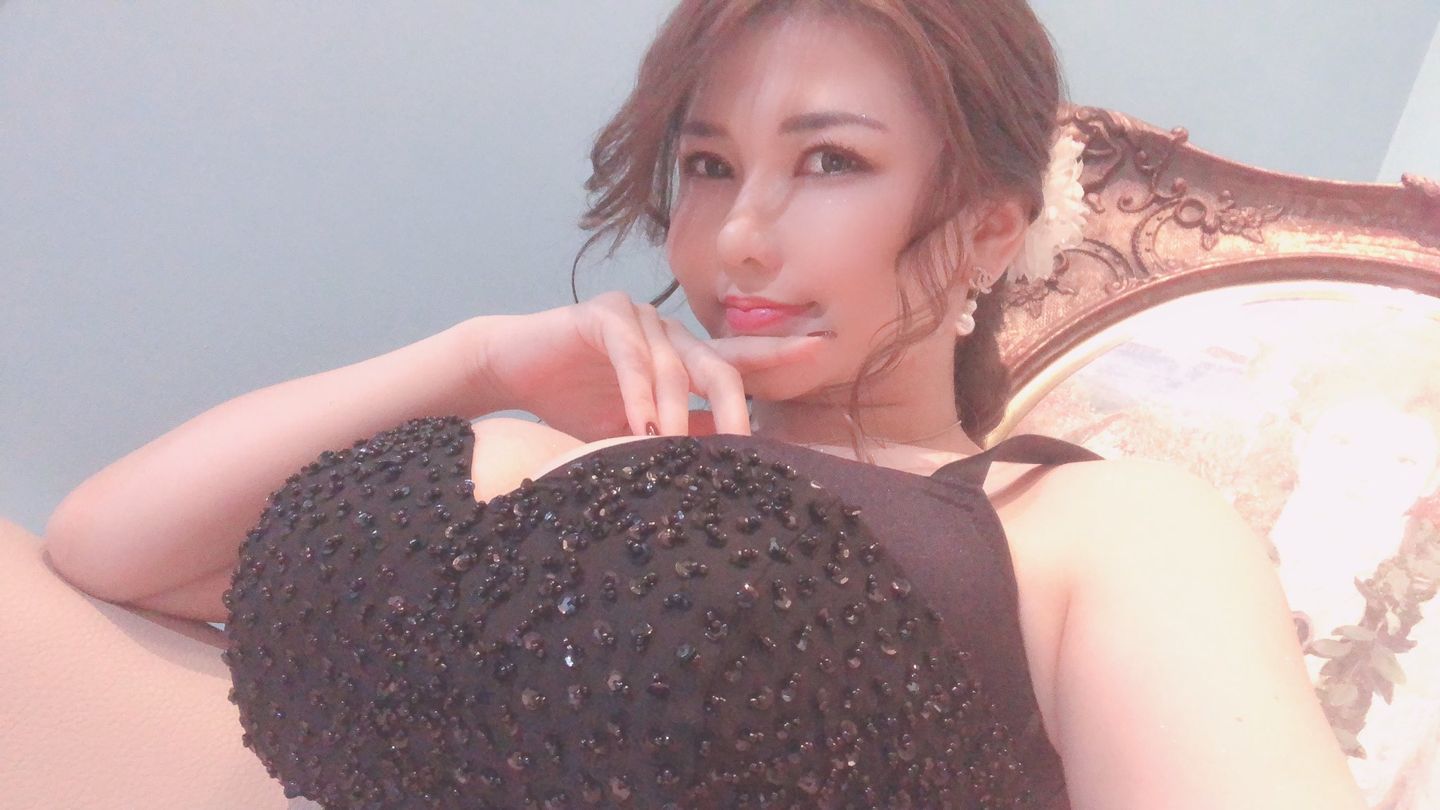 This angle makes her look so huge | Scrolller