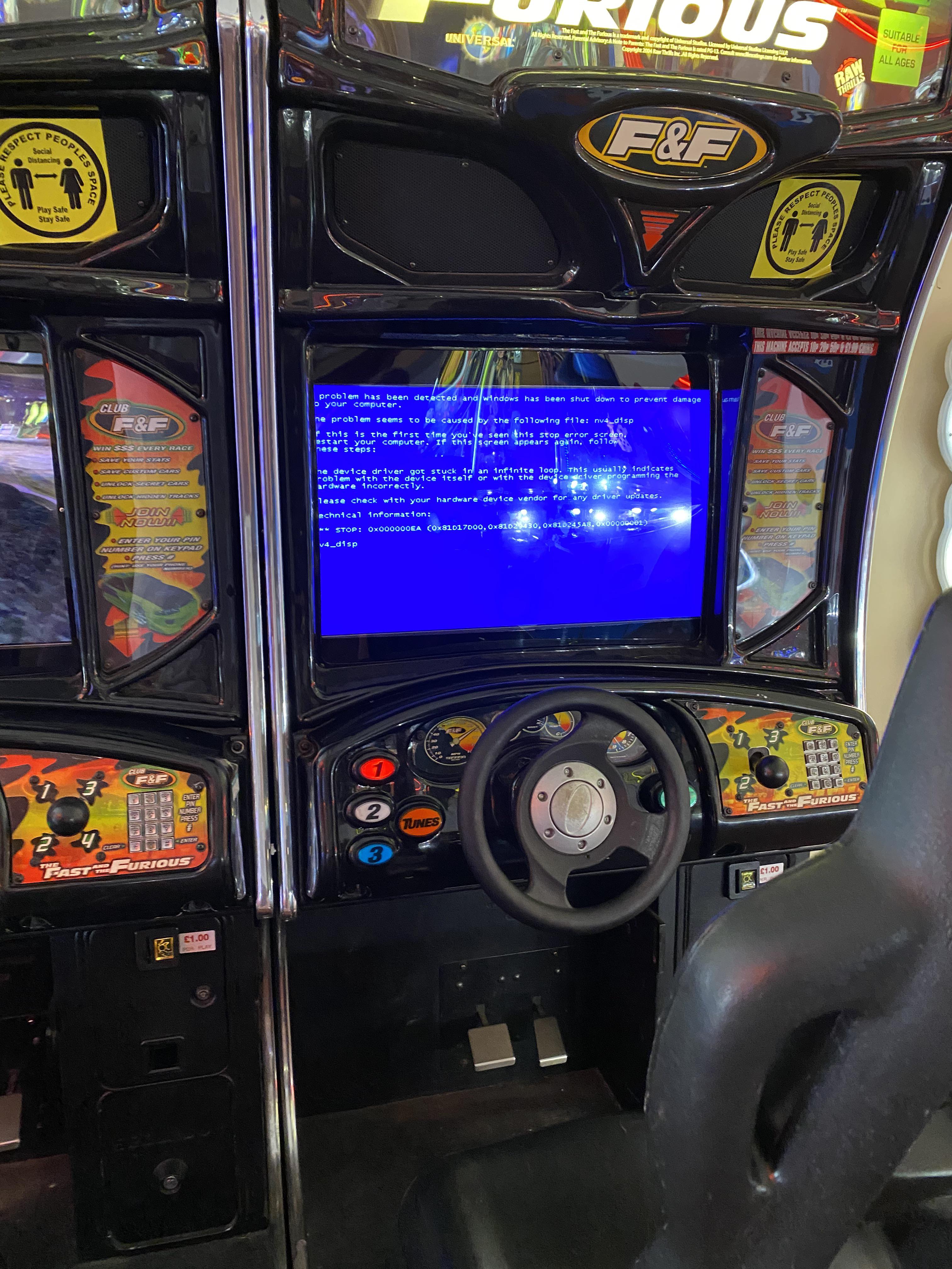 This arcade machine with a BSoD. | Scrolller