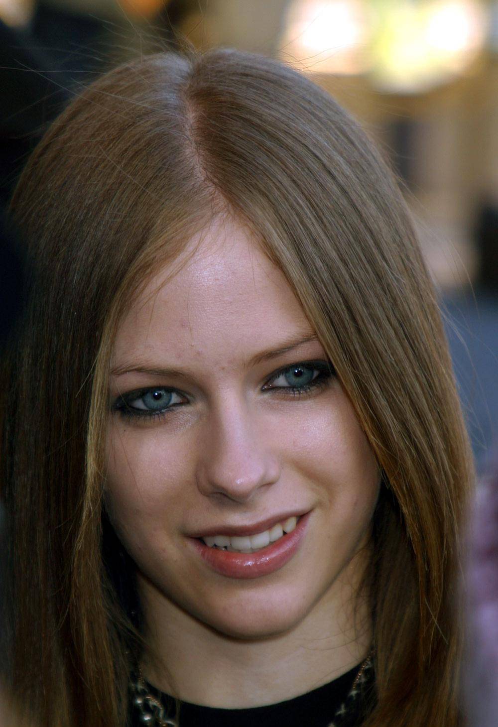 this Avril Lavigne sweet pretty face always deserves cum | Scrolller