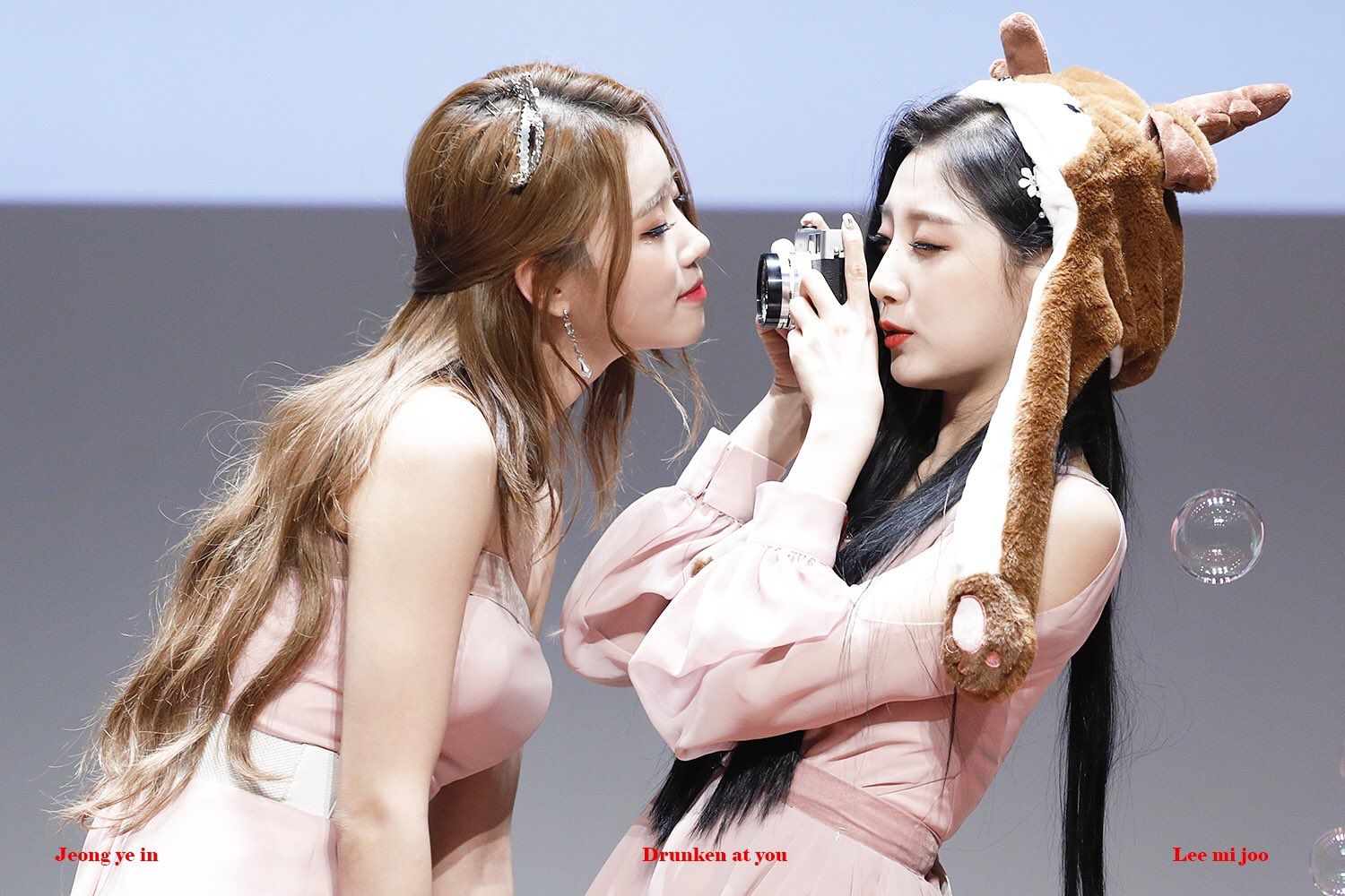 This Is How Mijoo Gets Close-up Photos Taken | Scrolller