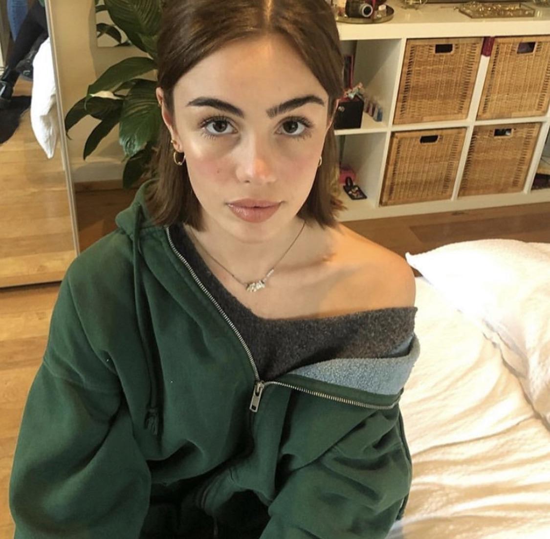 Helena ️ ️ ️ | Scrolller