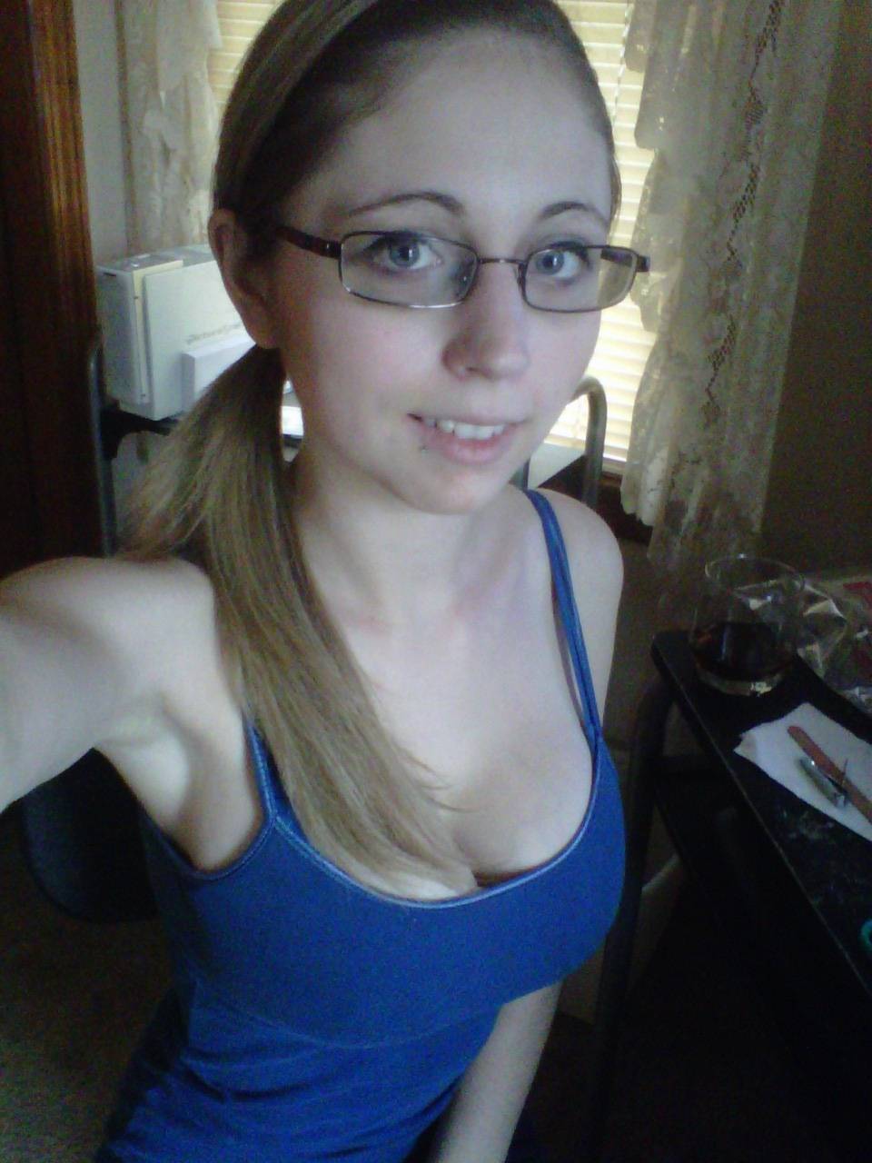Blue tanktop selfie | Scrolller