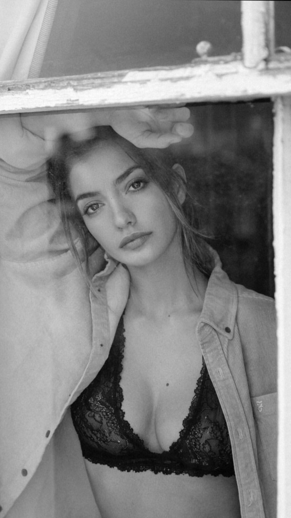 Through the window | Scrolller