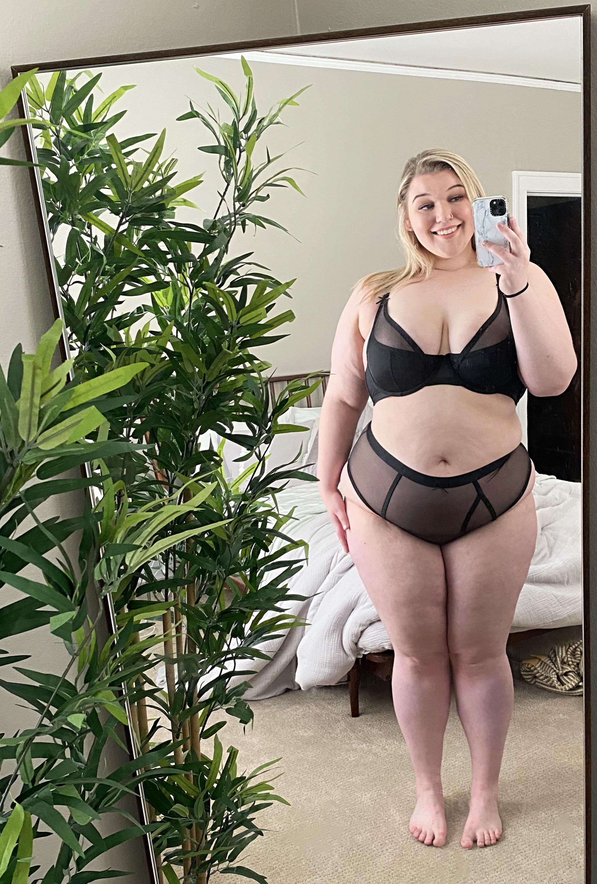 throw me on the bed 😉 | Scrolller