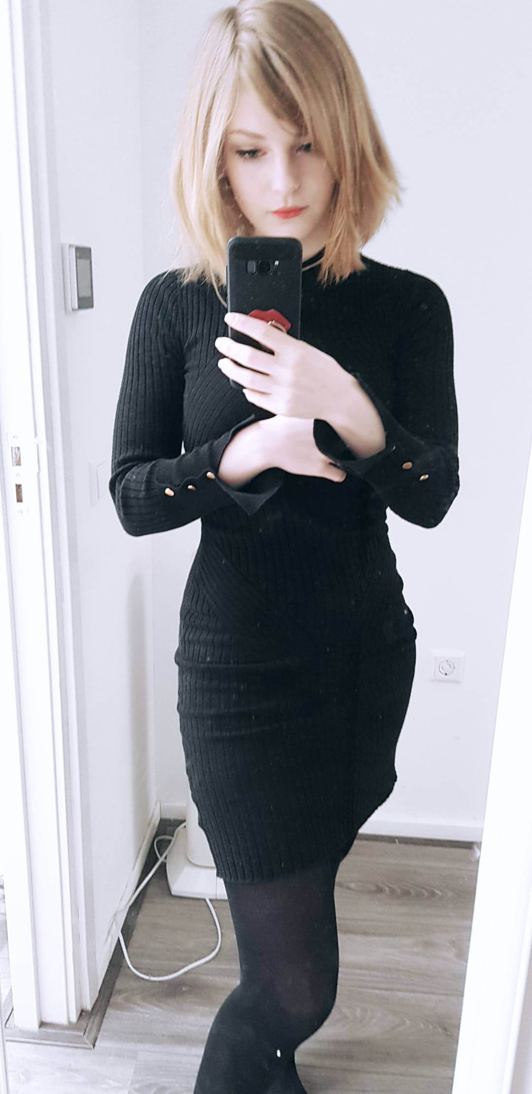 Tight Black Dress Selfie Scrolller