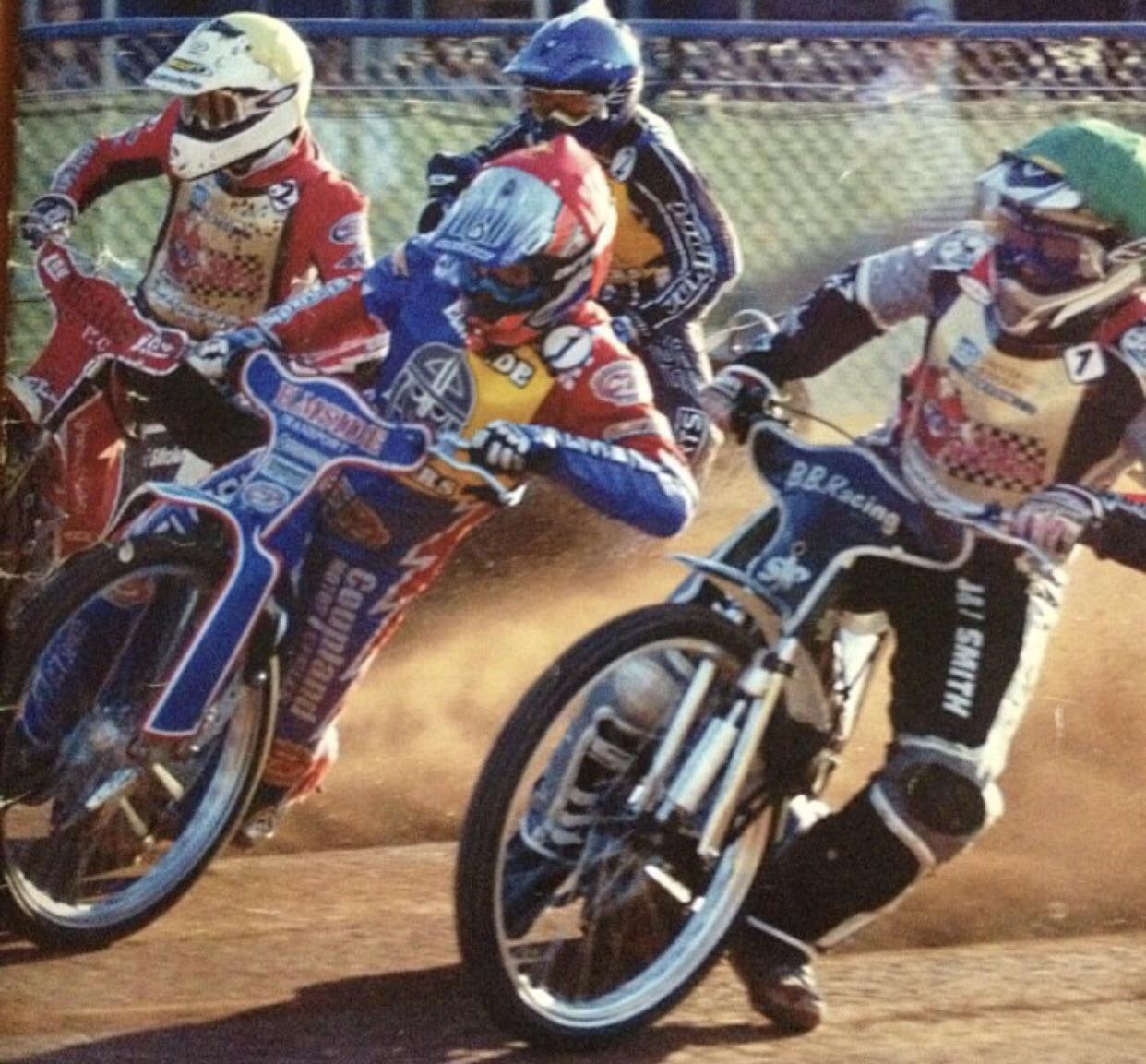 Tight racing | Scrolller