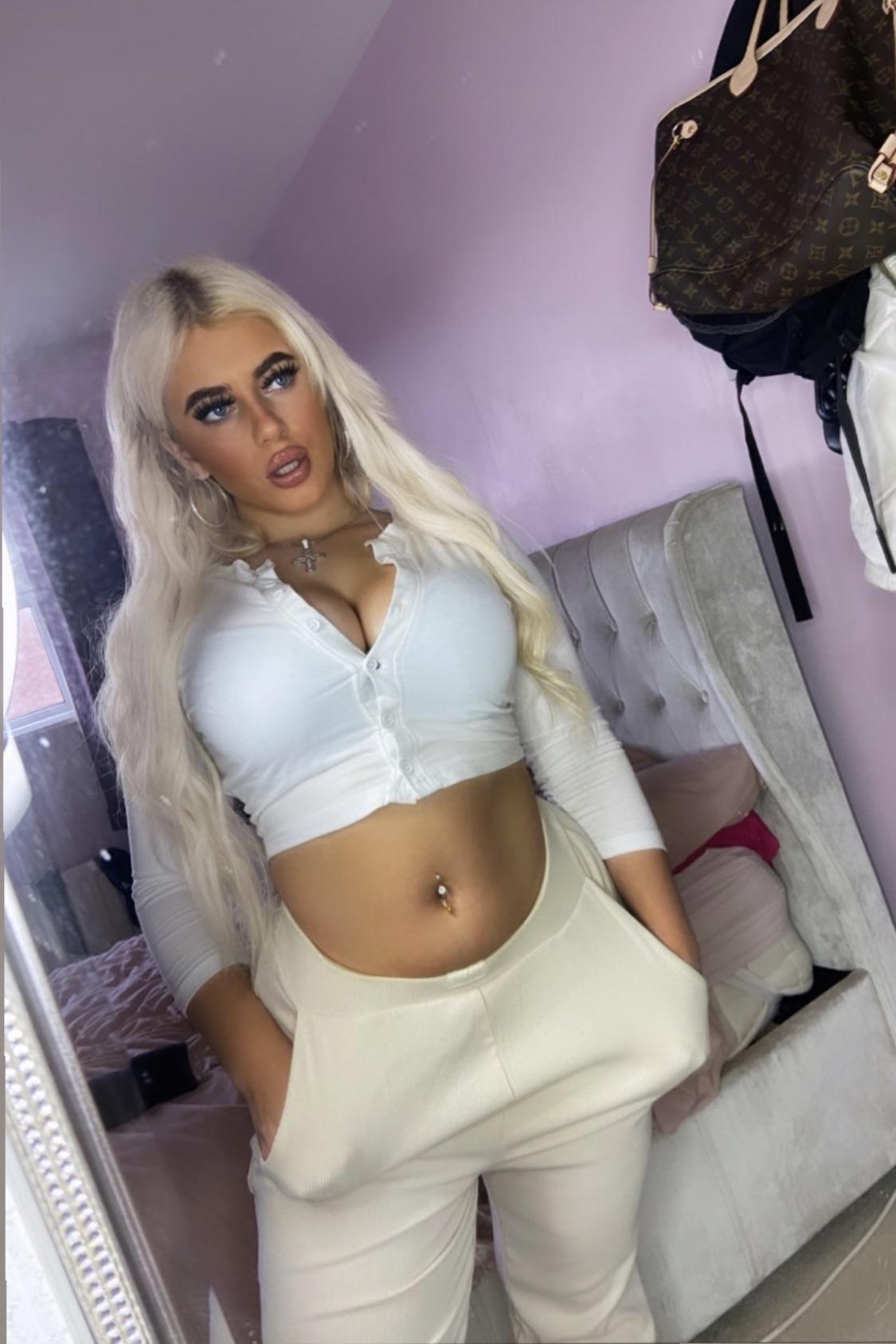 Tight top | Scrolller