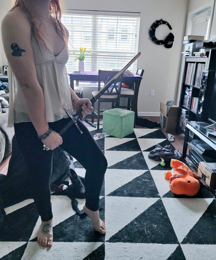 tiny girl, big sword ⚔️ | Scrolller