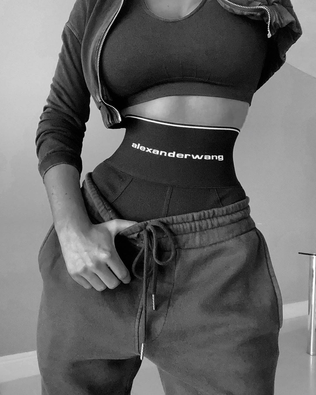 Tiny Waist 2 Scrolller
