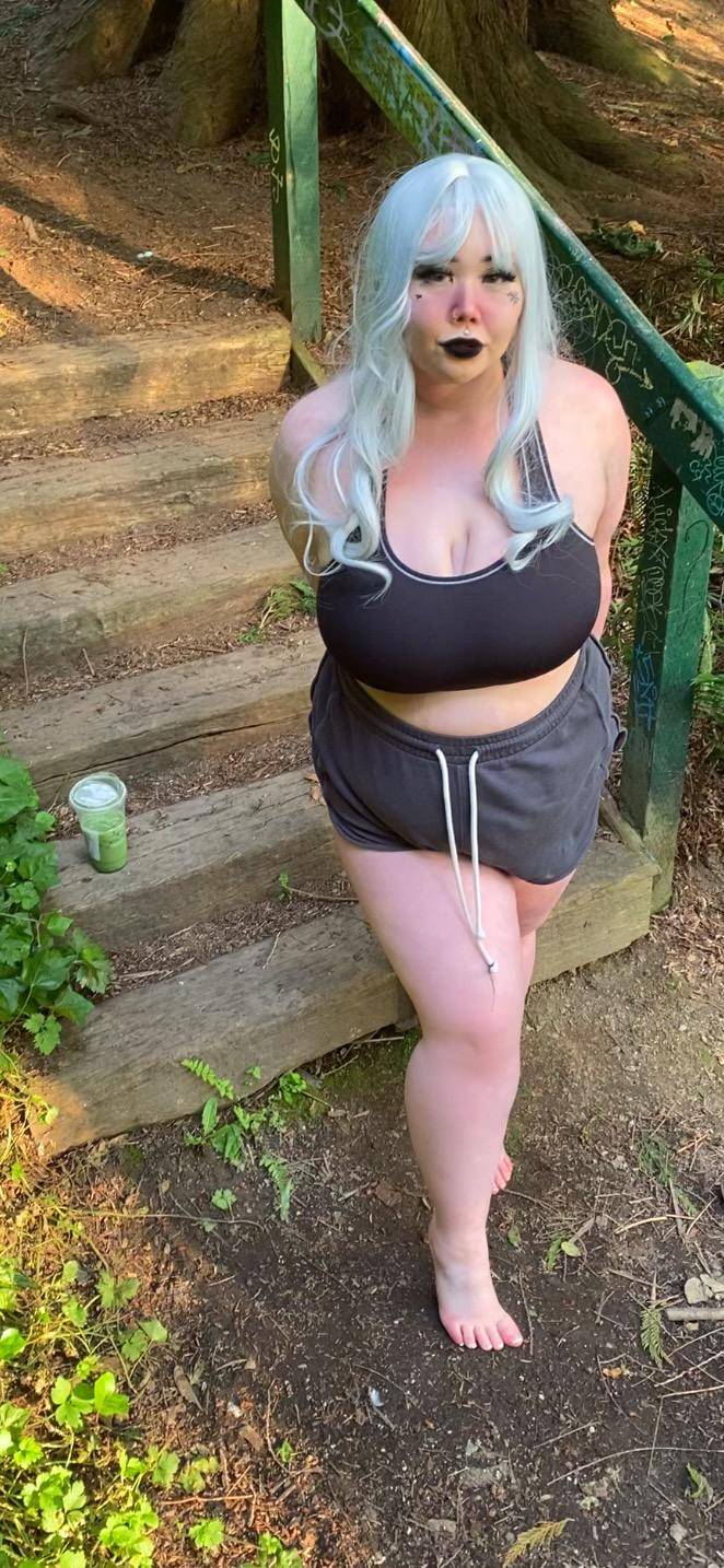 tippy toes | Scrolller