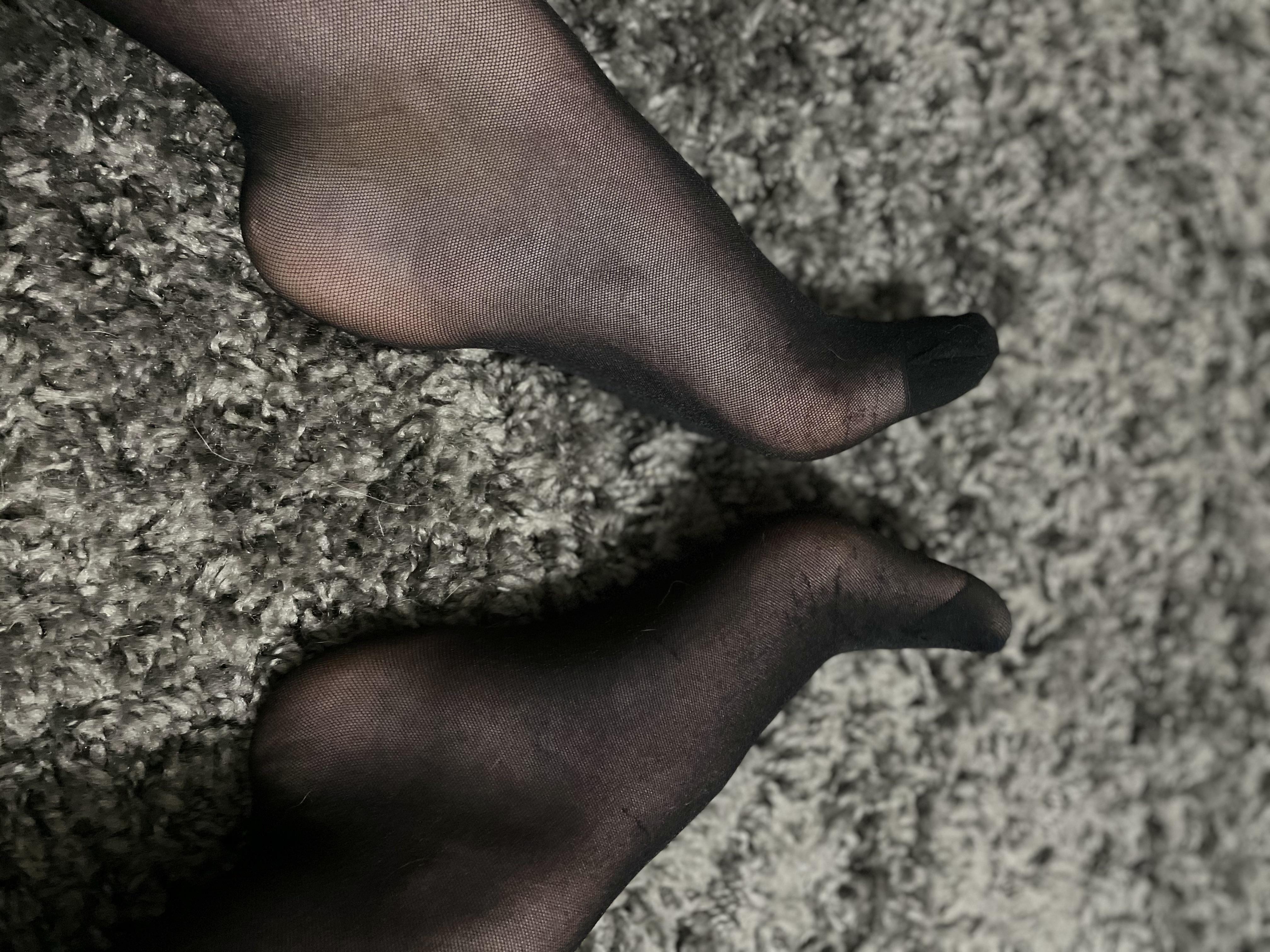 Perfect nylon arches | Scrolller