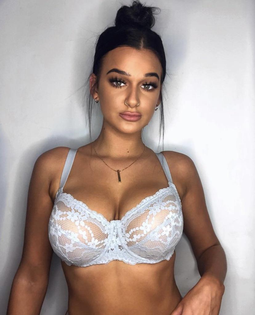 Tits in lace | Scrolller