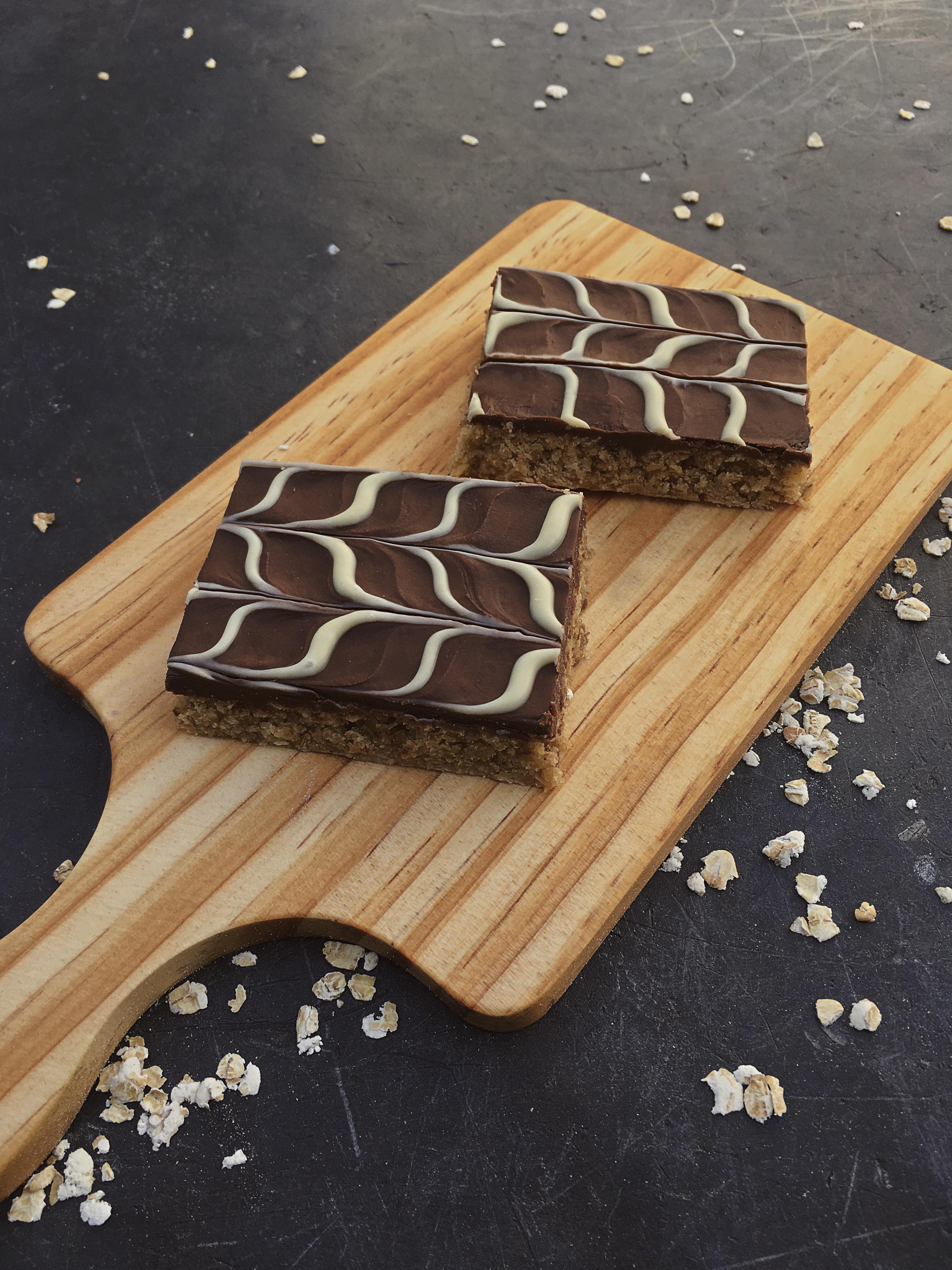 Today we are baking chocolate covered honey flapjacks. The honey makes these extra gooey! 🍯 🐝 ...