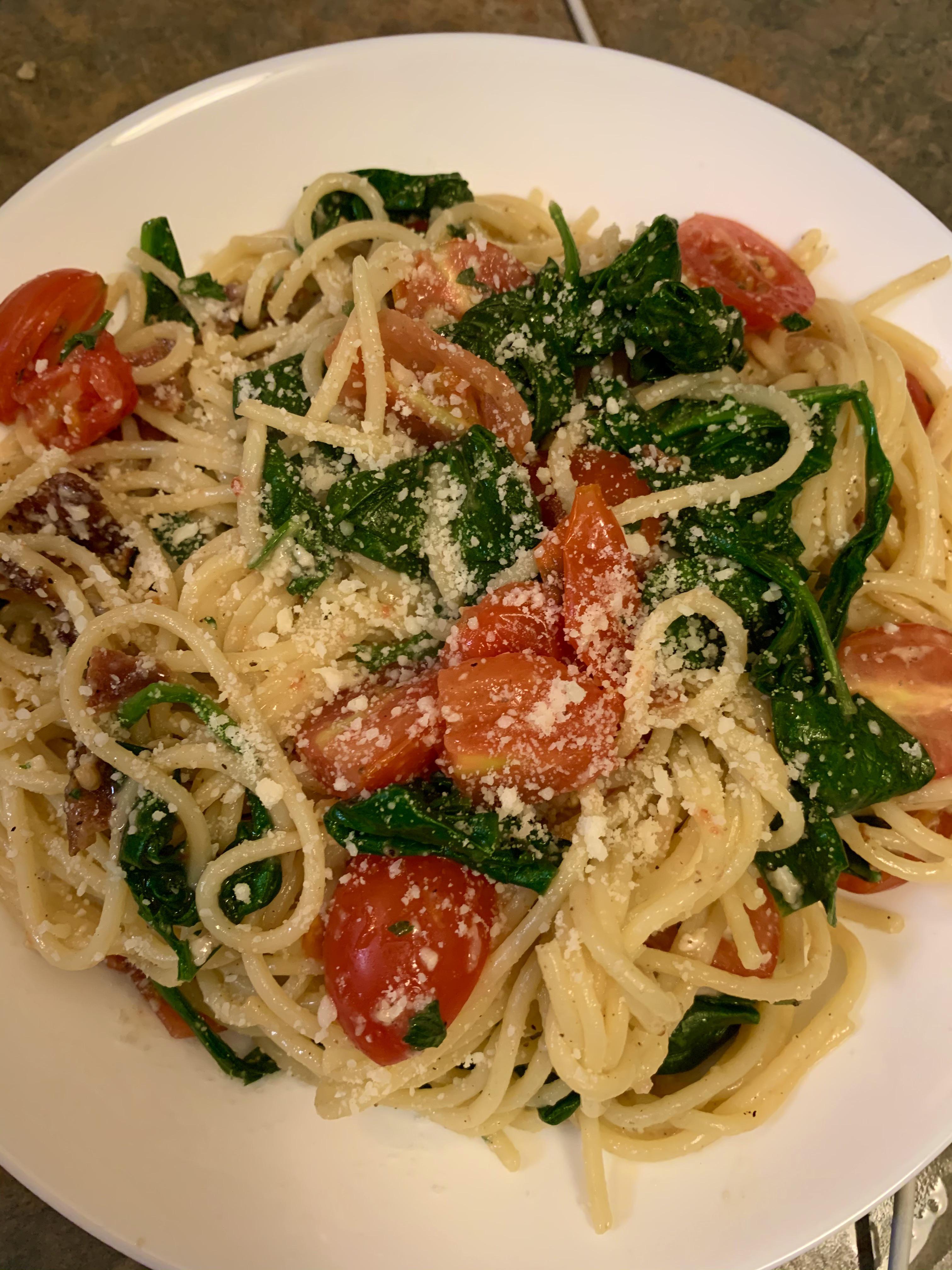 Tomato, spinach, bacon and fresh herbs pasta. | Scrolller