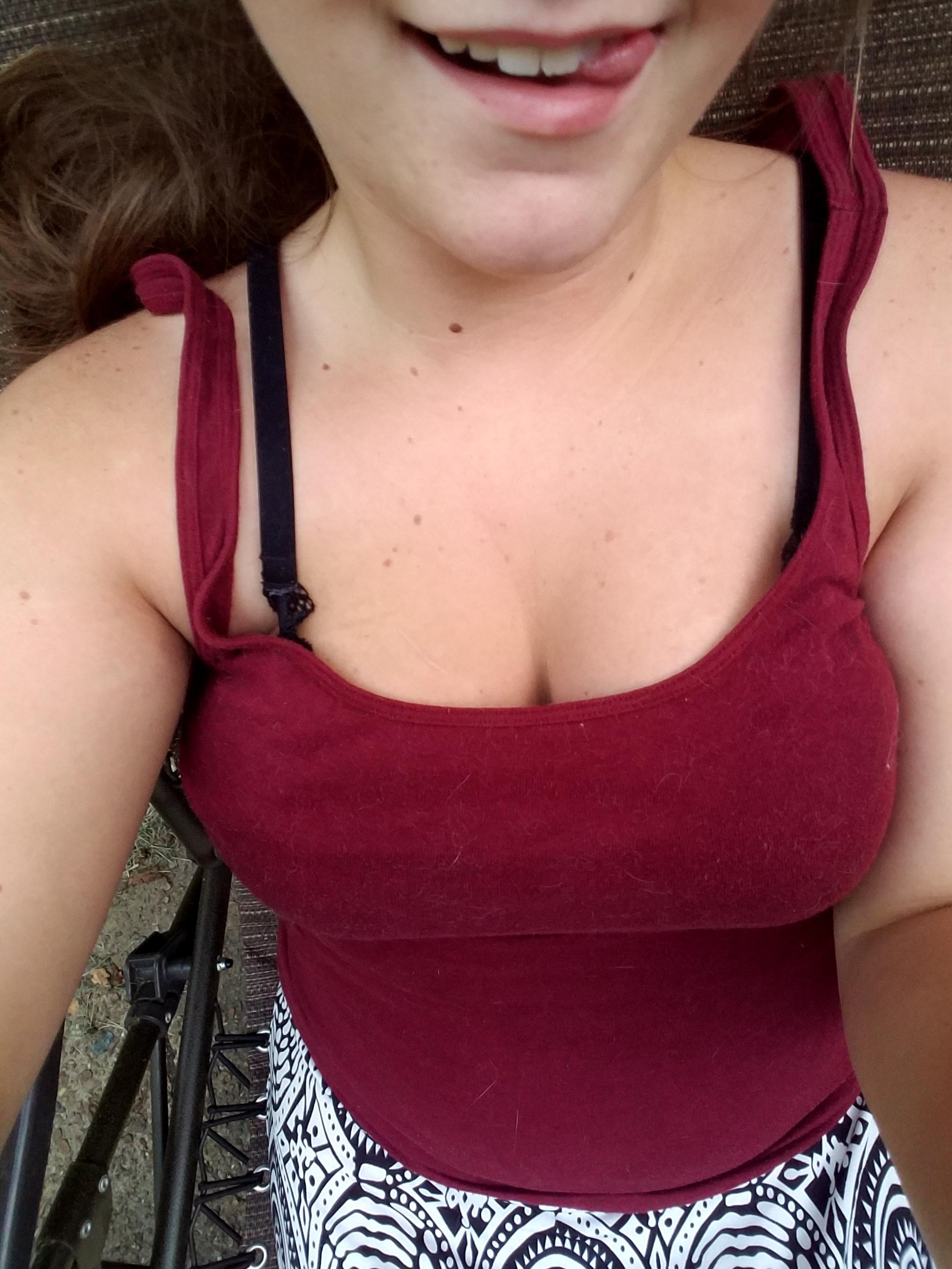 [OC] Enjoying the backyard | Scrolller