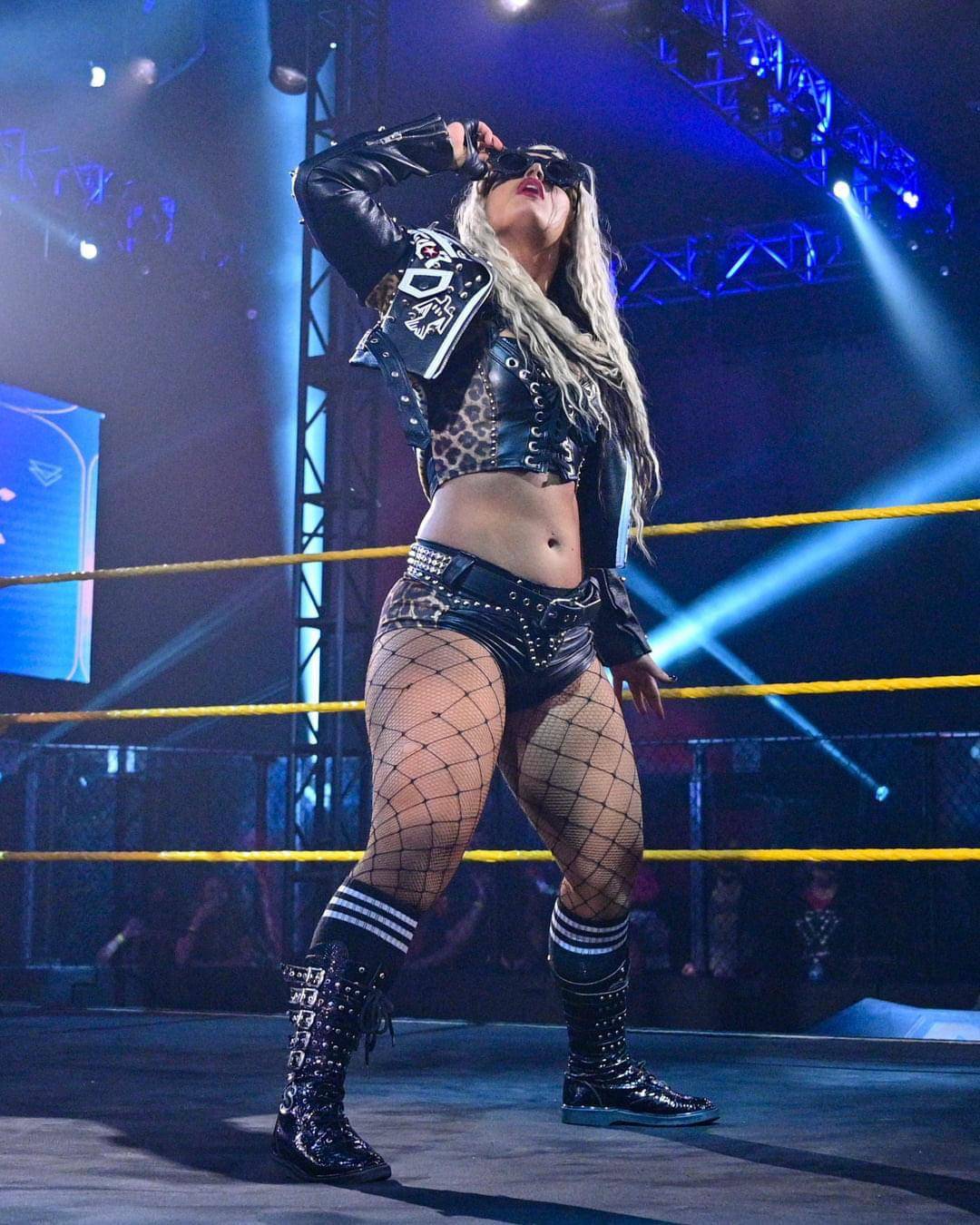 Please squeeze me we with your thicc thighs Toni | Scrolller