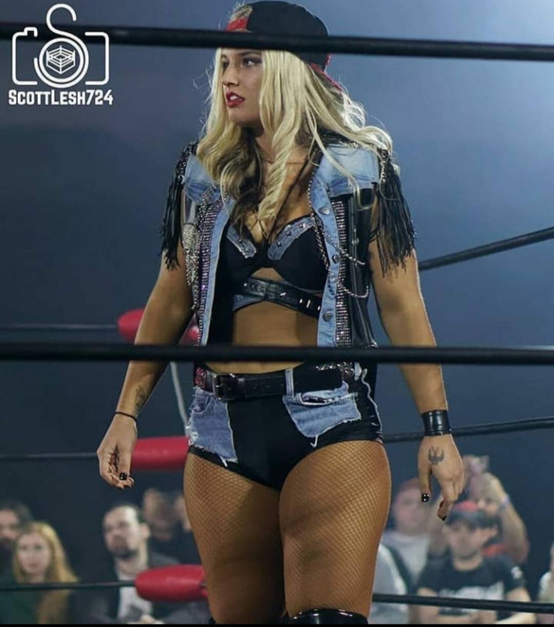Toni storm with her incredibly thicc thighs | Scrolller