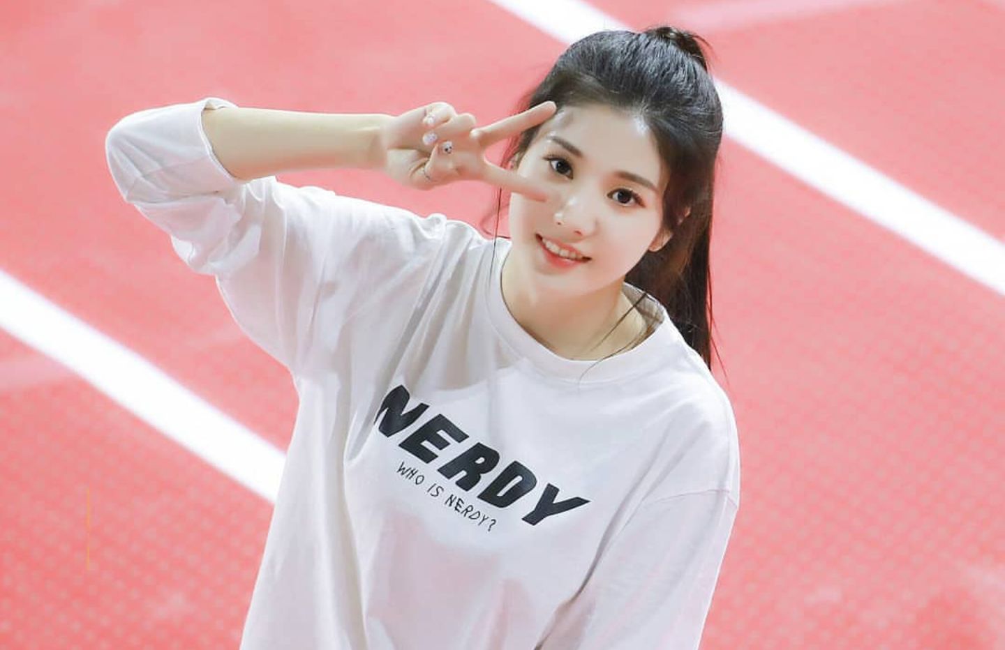 Track Star Eunbi! | Scrolller