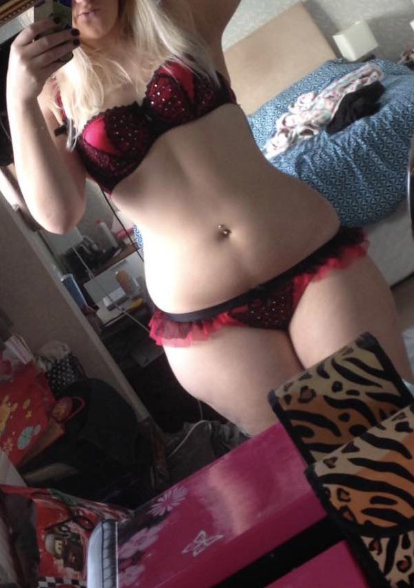 Trading my curvy UK wife on kik. Showing face and verifying. Send sample to hollyjtxo | Scrolller