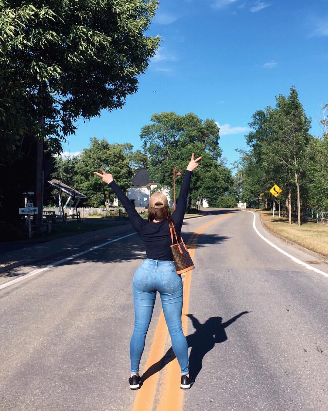 Traffic stopper. | Scrolller