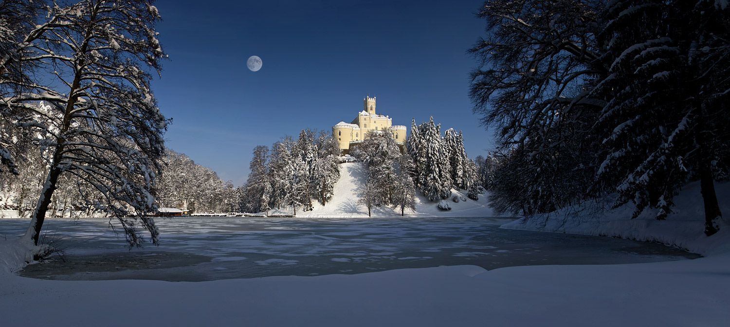 Trakošćan castle in winter | Scrolller