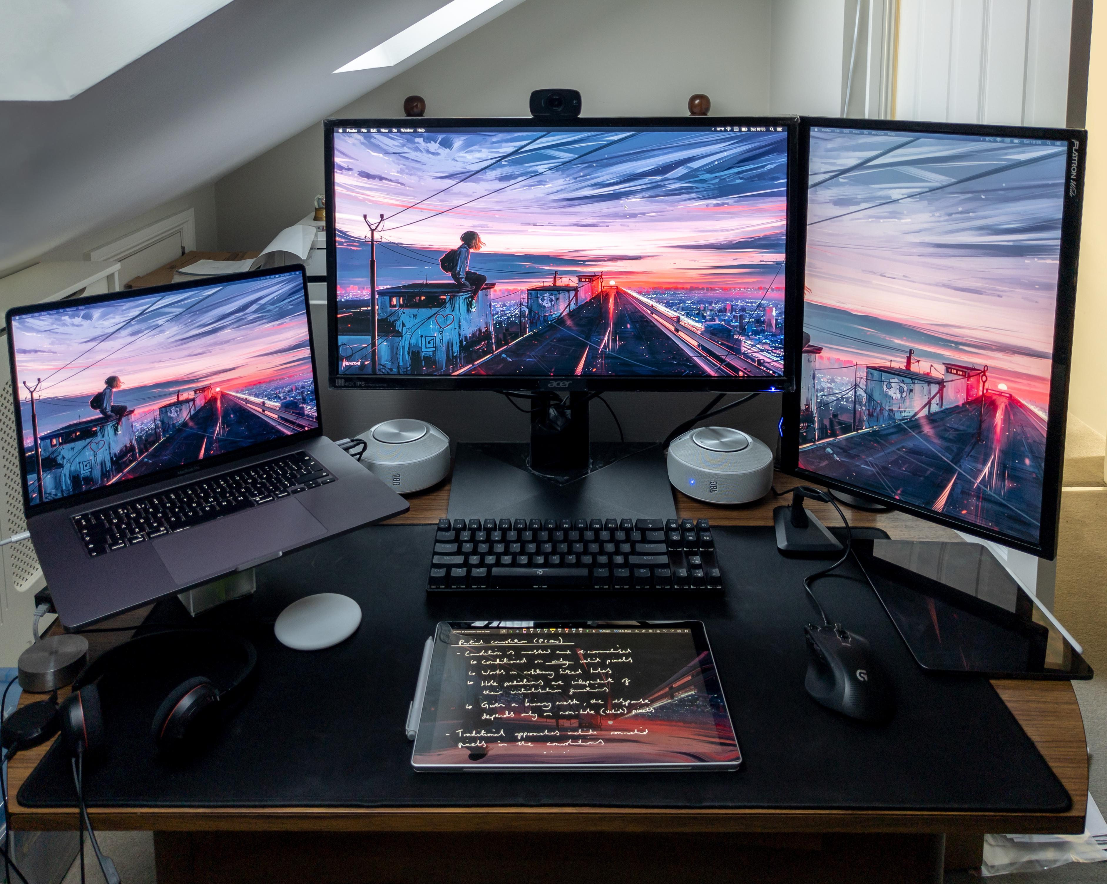 Triple Screen Data Science Setup - MBP 16 | Scrolller