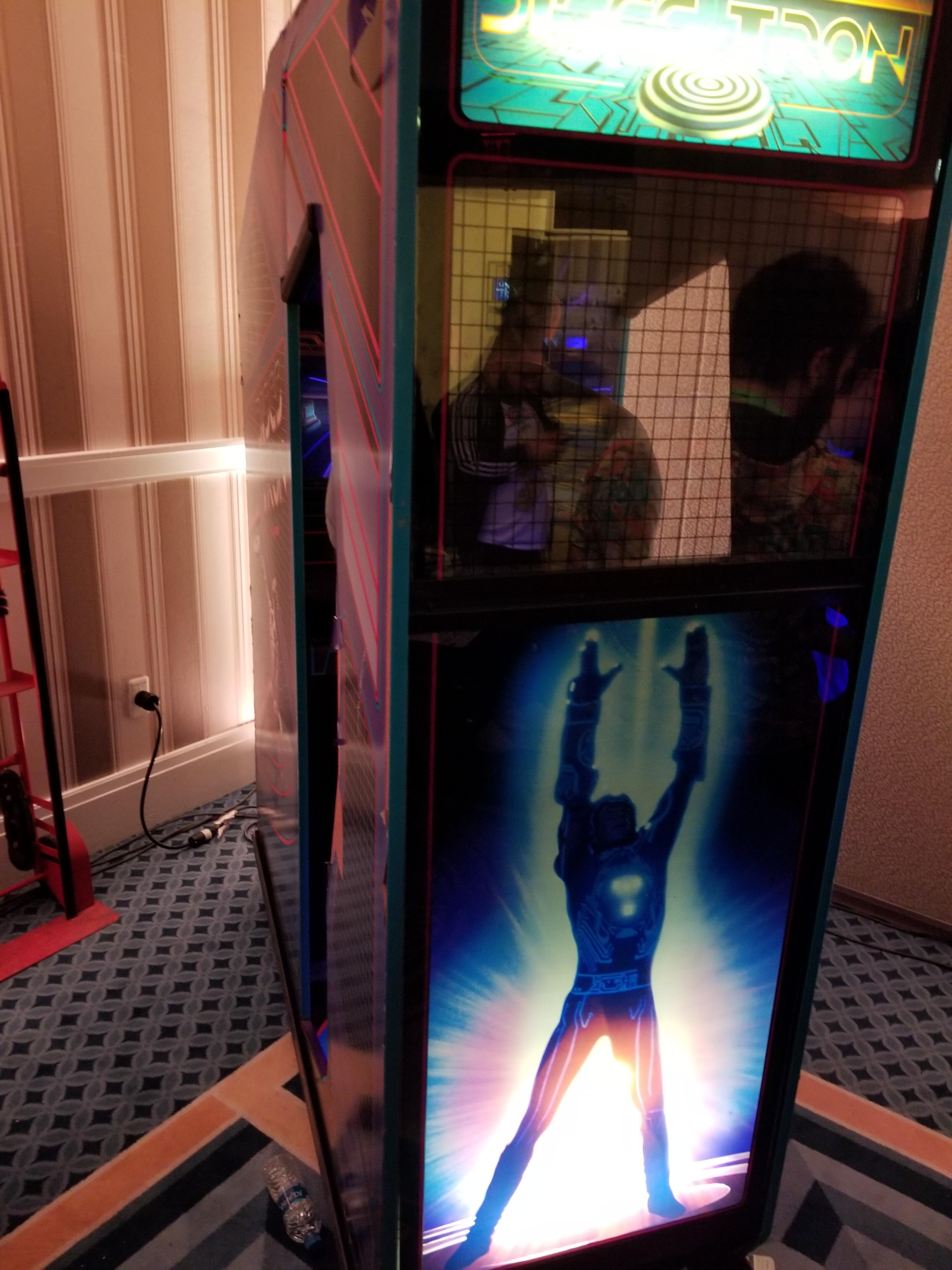 Tron Arcade Machine at Magfest 2020 | Scrolller