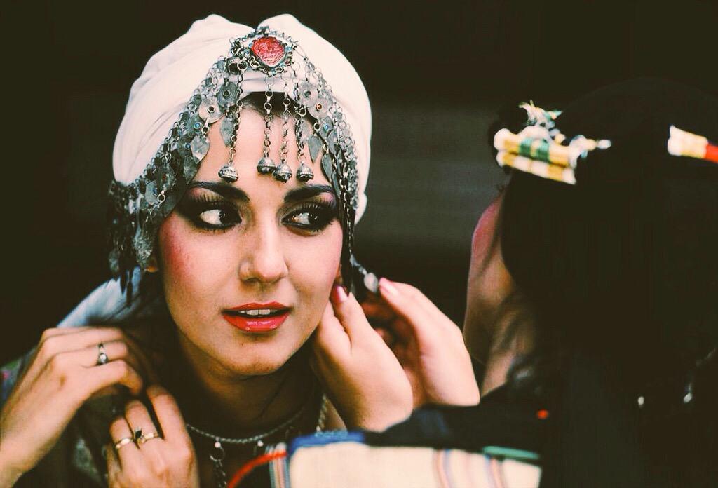 Trying on 4,500 year old Jewelry from Ur - Baghdad, 1984 | Scrolller