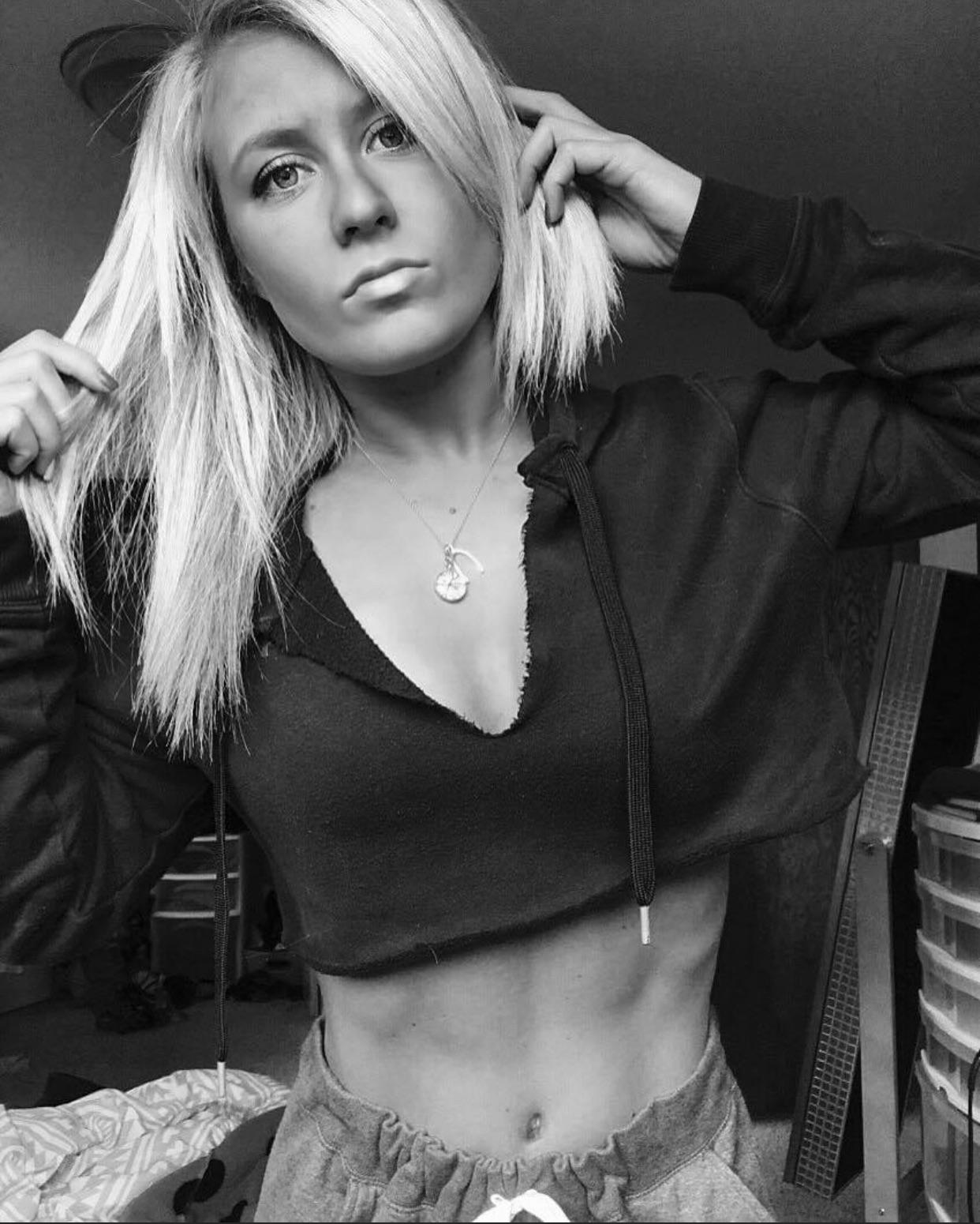 Trying to show off her best qualities | Scrolller