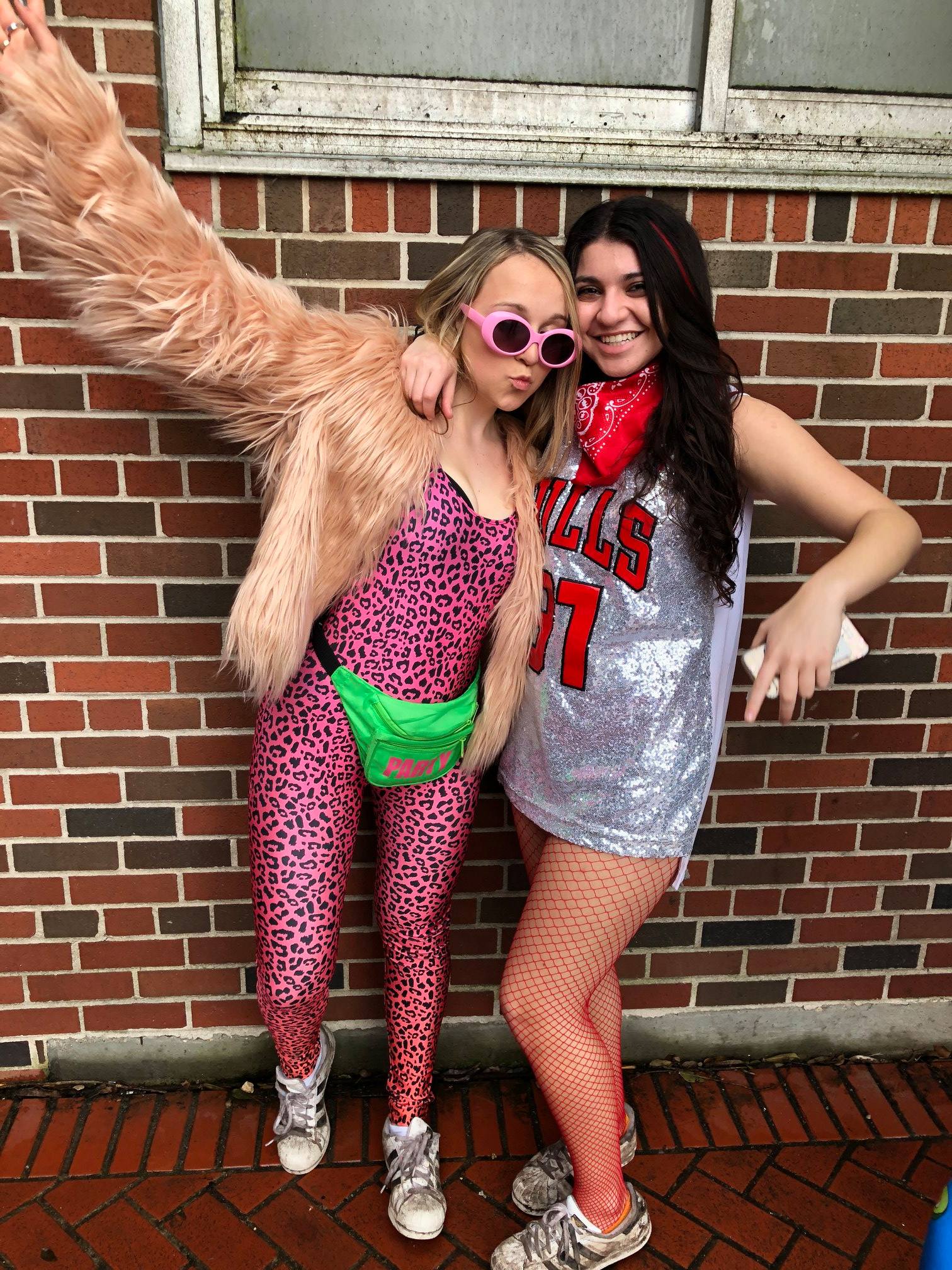 Tulane Sorority Girls At Mardi Gras Scrolller