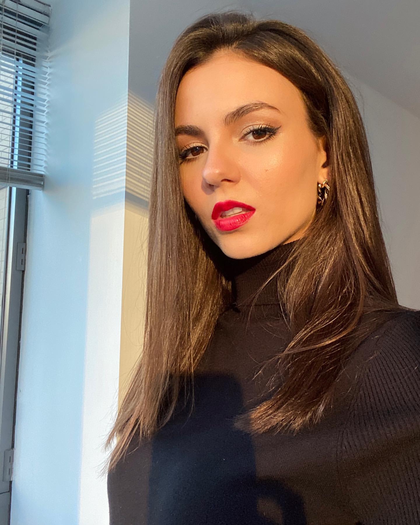 turtleneck | Scrolller