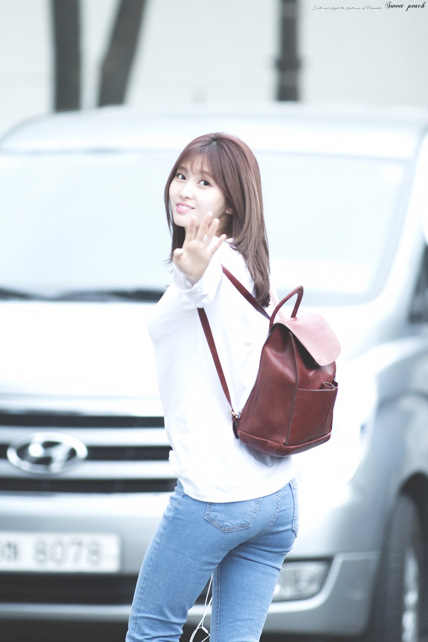 Twice - Momo | Scrolller