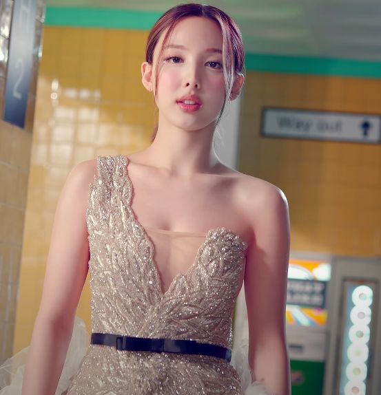 TWICE - Nayeon | Scrolller