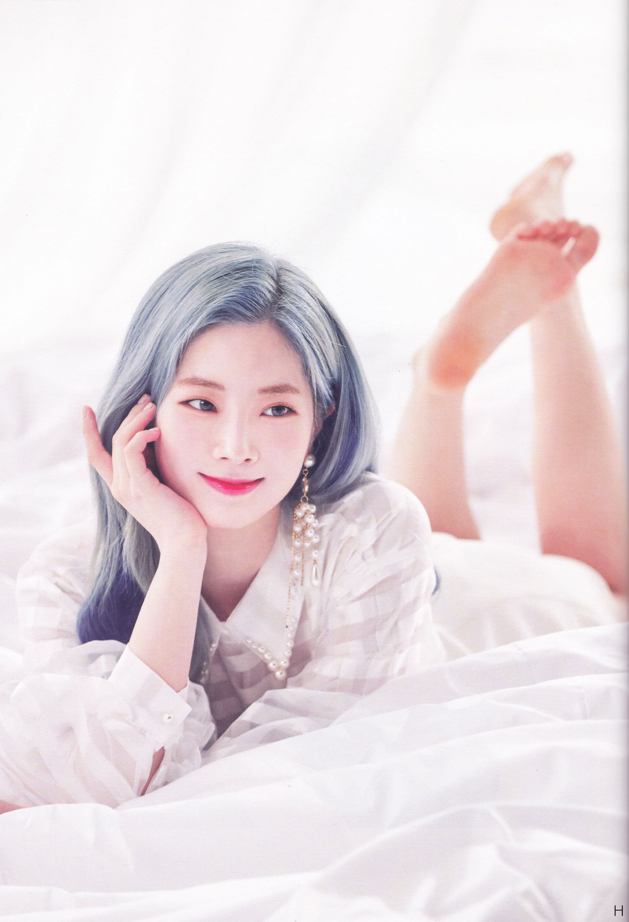 Twicezine Twicelights Tour - Photobook scan | Scrolller