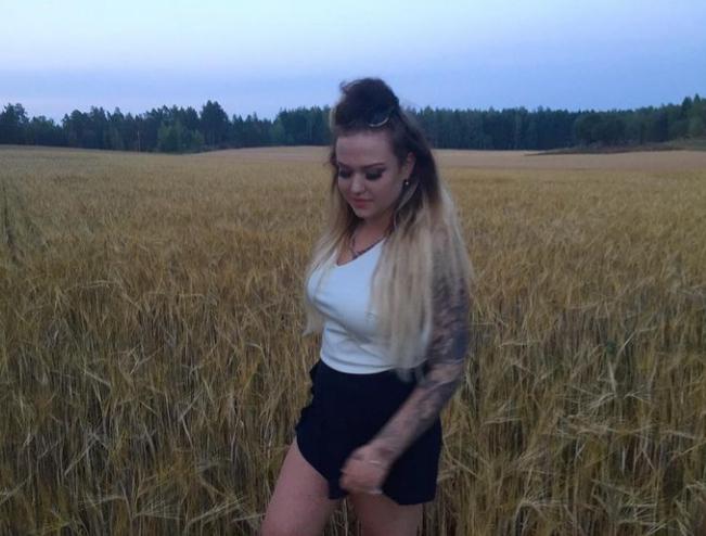 Twin sister | Scrolller